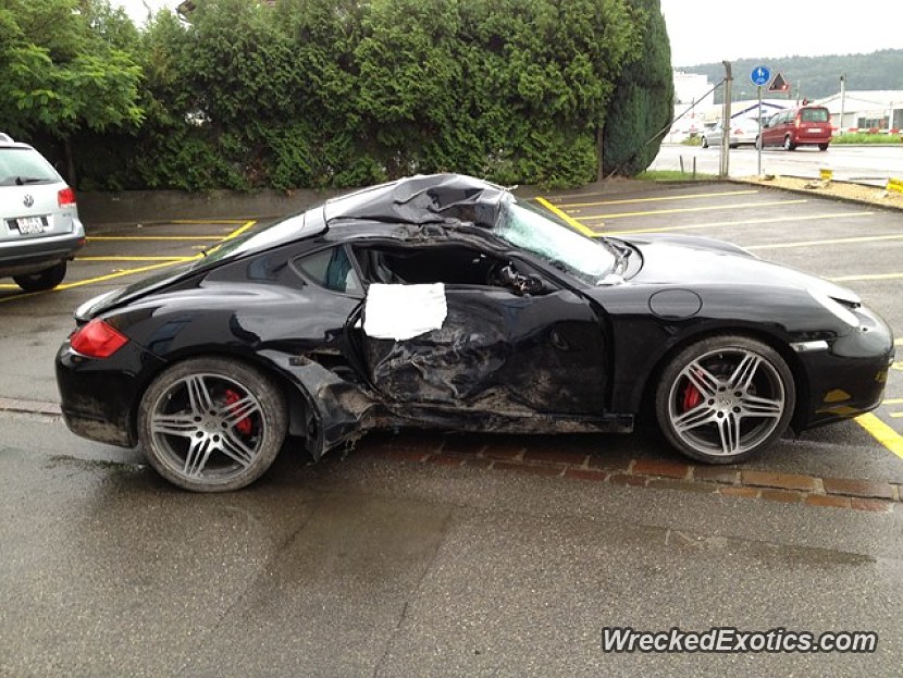 Porsche Caymen S Wrecked in Switzerland