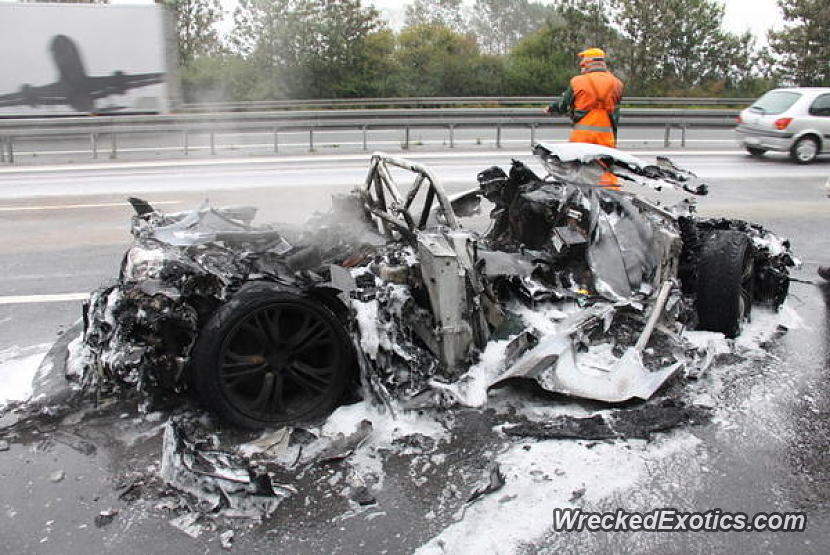 This $250,000 Audi R8 GT Caught Fire While Driving Down The Highway ...