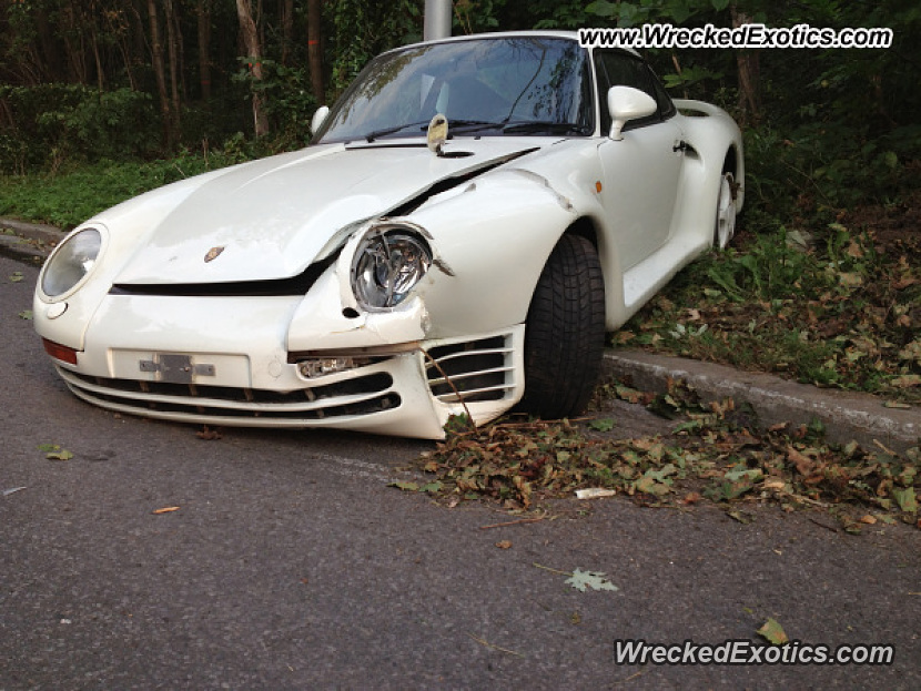 Porsche 959 Wrecked in Montreal, Canada