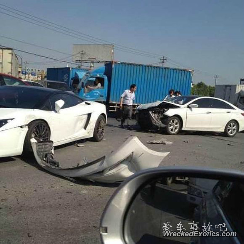 Hyundai Ran a Red Light And Crashed Into The Lamborghini...