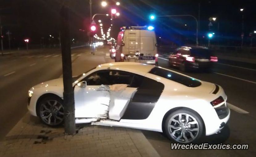 Audi R8 V10 Wrecked in Warsaw, Poland