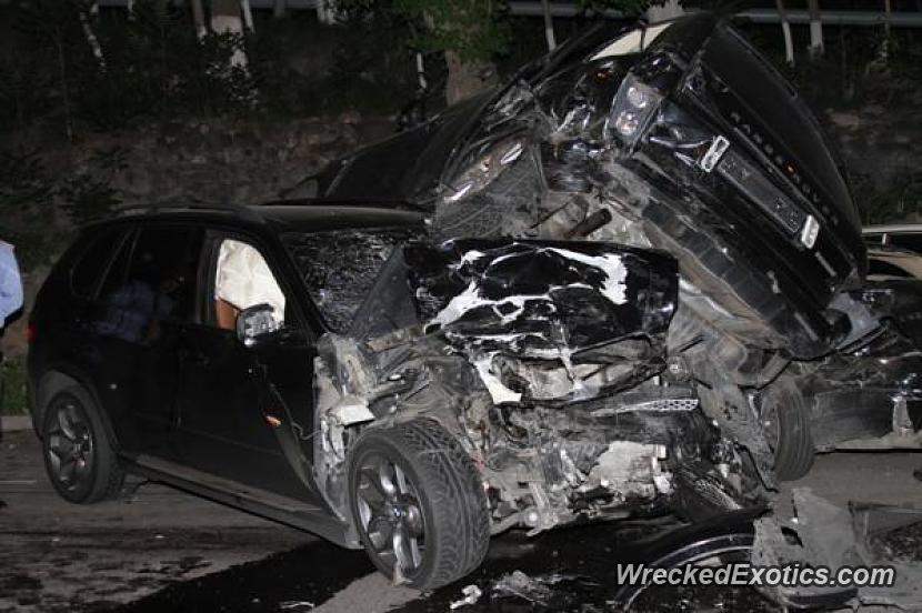 The Bmw Crashed Into a Row of Cars at a Wedding, Causing Nearly ...