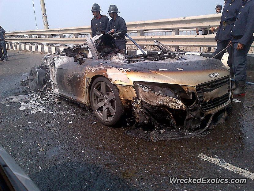 Audi R8 Wrecked in Mumbai, India